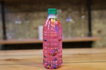 Video: DIY sensory bottles | Autism Speaks